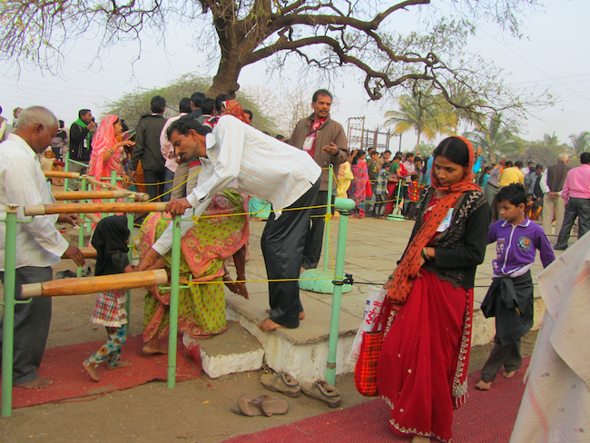 Dhuni: A Fire Ritual In India To Give Up Your Attachments – A New Life ...