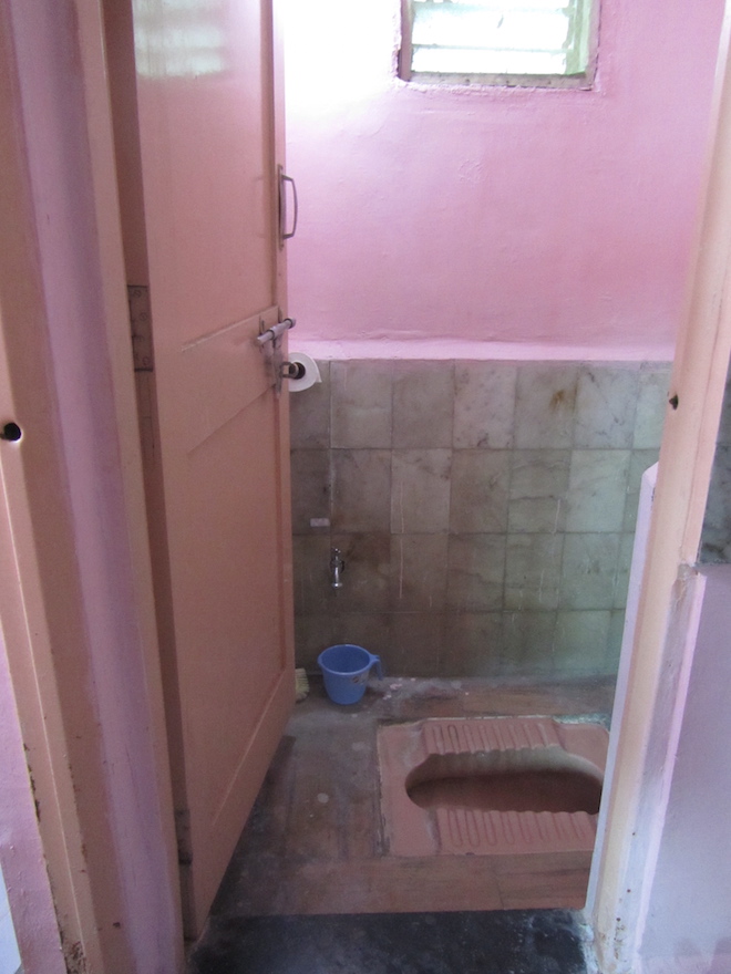 How To Use An Eastern Toilet – A New Life Wandering